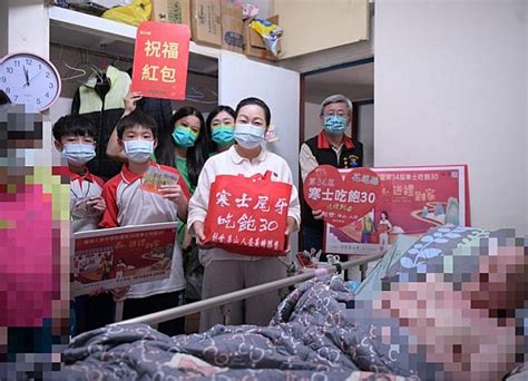 花蓮縣長與學童歲末暖心送祝福 為植物人家庭加油 中華日報 Line Today