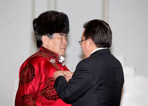 Төрийн дээд цол одон медаль гардуулав