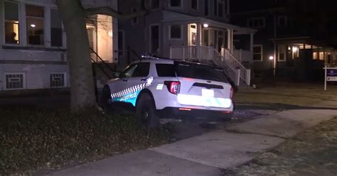 Chicago Police Squad Car Hits Parked Car Tree Cbs Chicago