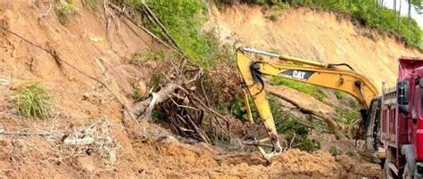 桂平石龙至白沙公路有关路段连日暴雨塌方交通部门全力抢修保通畅 道路 影响 塌方