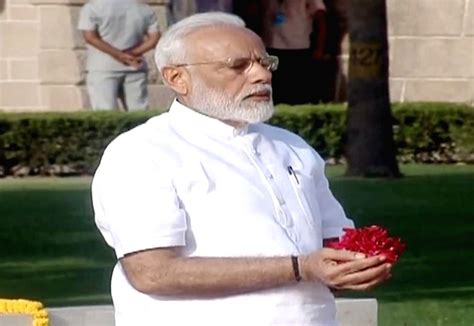 Modi Pays Tributes To Mahatma Gandhi Vajpayee