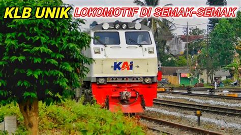 KLB UNIK LOKOMOTIF EKSPRES KIRIM 2 GERBONG ANGKUTAN BATU DARI BALAI