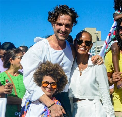Aline Wirley revela planos de aumentar a família e se emociona ao falar