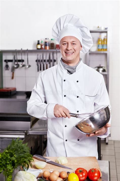 De Kok In De Keuken Stock Afbeelding Image Of Mengeling