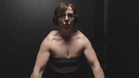 Pecs Bounce Deesse Delphine Plus Baleze Que Toi Clips4sale