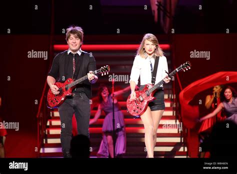 Taylor Swift Singing Red Tour