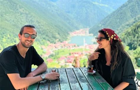 Melisa Aslı Pamuk ile Yusuf Yazıcı Trabzon a el öpmeye gitti TGRT Haber