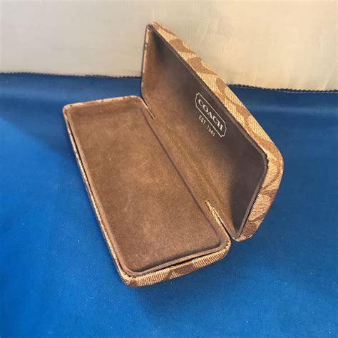 Coach Signature Logo Clam Shell Eyesun Glass Case Gem