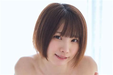 えなこ、白ニット1枚で肉体美あらわに“女性目線”のグラビアに挑戦「ヘルシーな感じで撮影した」 Webザテレビジョン