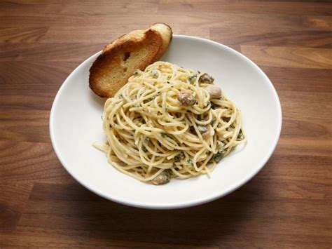 Spaghetti Alle Vongole Recipe Anne Burrell Food Network