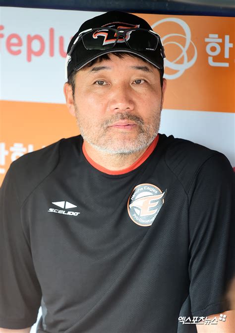 한용덕 감독 분위기를 잘 추스려서 포토