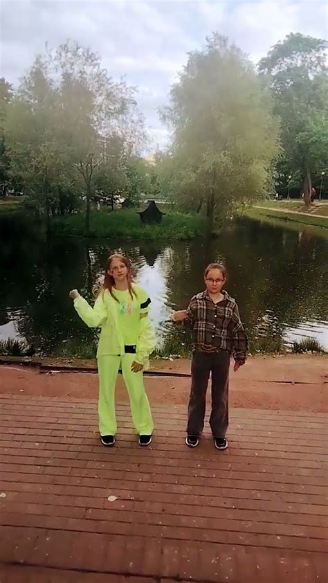 девочка Венсдей Youtube