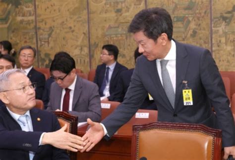 유인촌 장관 정몽규 연임 성공해도 감사 결과 그대로 적용할 것