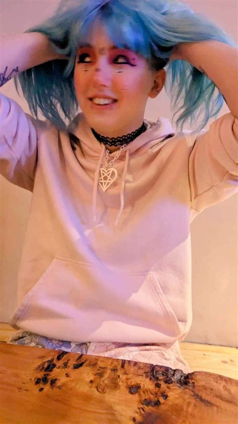 Dumb Bunny ♡ Needs To Practice Eyeliner Arc On Twitter Rt