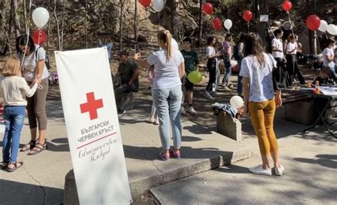 Доброволци на БМЧК Пловдив с акция в Световния ден на психичното здраве Cross Bg