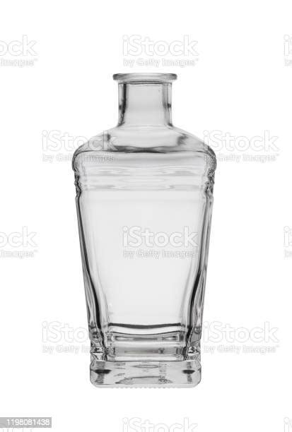 빈 유리 병 럼 위스키 또는 브랜디를위한 사각형 모양 흰색 배경에 격리 0명에 대한 스톡 사진 및 기타 이미지 0명 가까운 결정체 Istock