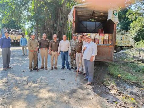 वन विभाग की टीम ने तस्करी कर ले जाई जा रही करीब 15 लाख रुपए की लीसा