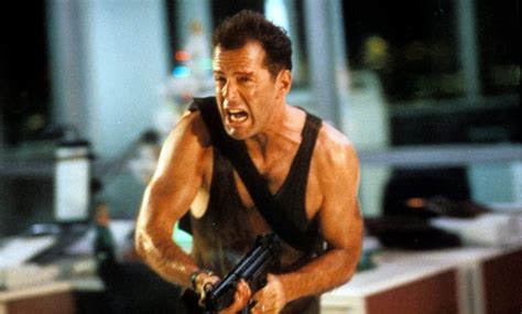Bruce Willis Celebra El Aniversario 34 De ‘duro De Matar Rolling