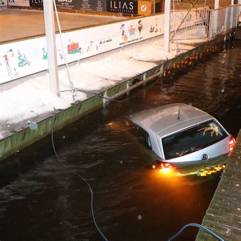 Ongelukken Door Nieuwe Gladheid Blijf Thuis Als Je Niet De Weg Op