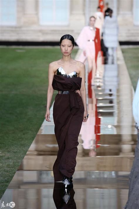 法國時裝品牌紀梵希givenchy2018秋冬巴黎時裝周t台圖片 每日頭條