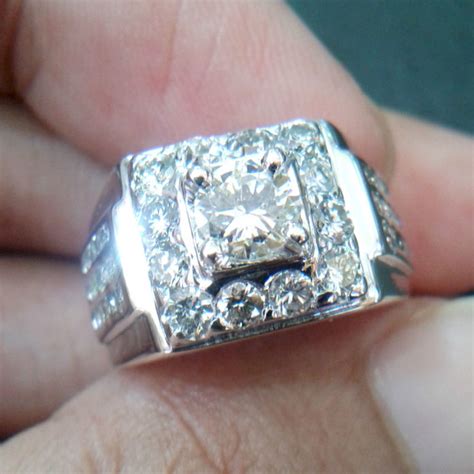 Beragam Mata Cincin Pria Elegan