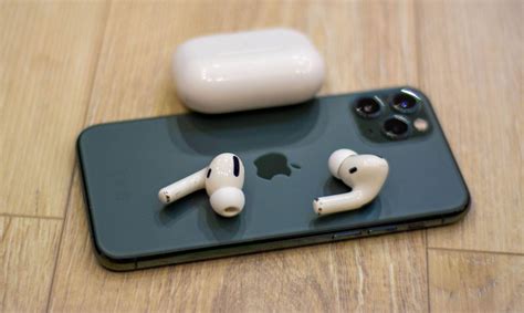 Время брать AirPods Pro. Лучшие беспроводные наушники рекордно ...