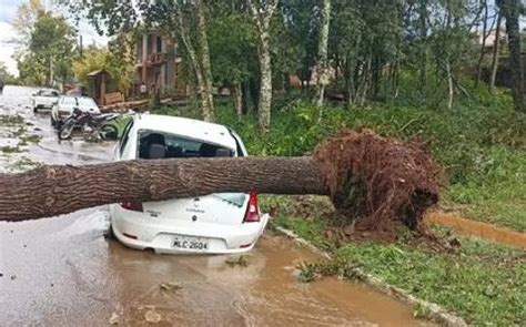 Tornado Causa Estragos Em Cidade De Santa Catarina Jornal Razão