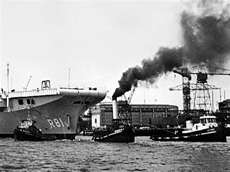 Dutch Marine Hr Ms Karel Doorman Met 3 Slepers 1960 Vliegdekschip