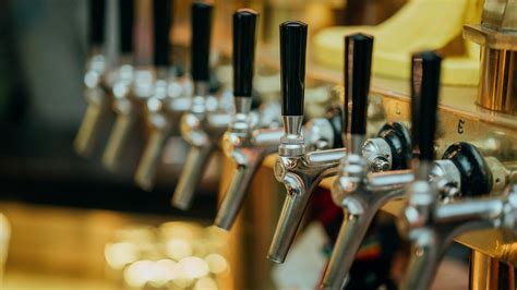 fesch – fesch – Wirtshaus und Stehausschank, bayerisch und queer wie ...