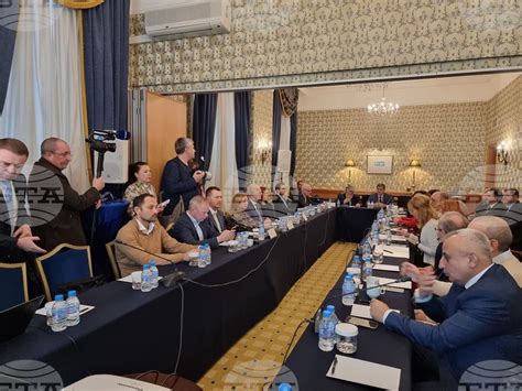 Имаме шанс за еврозоната от 2024 г ако сами не се откажем смята Николай Василев Утро