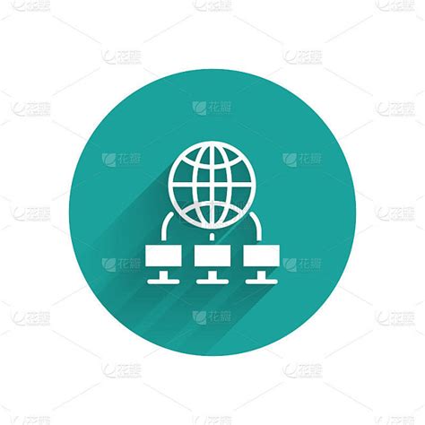 白色计算机网络图标，带有长长的阴影。笔记本电脑网络。互联网连接。绿色圆圈按钮。矢量图素材 花瓣网