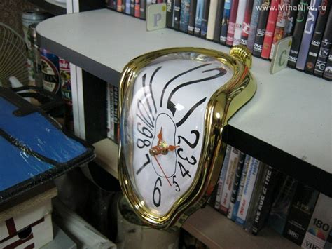 Сползающие или мягкие часы Дали