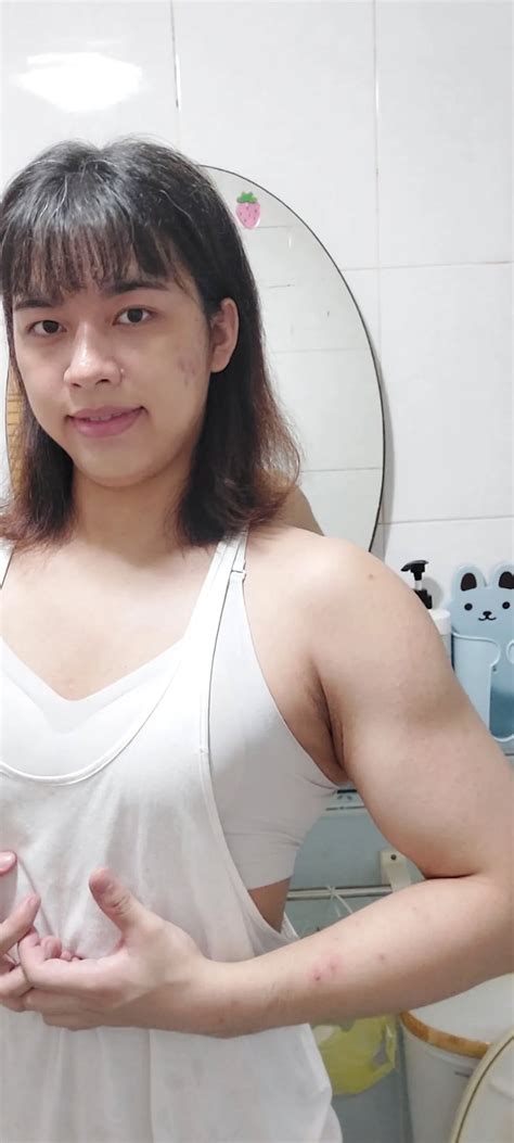 讓各位看看什麼叫作 真 天使臉蛋魔鬼身材 手臂應該還要再加強 女生愛男生