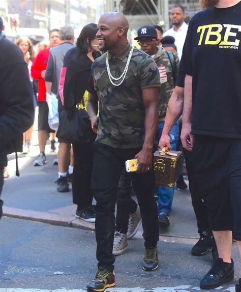 Floyd Mayweather Splashes The Cash During Jewellery Shopping Trip To