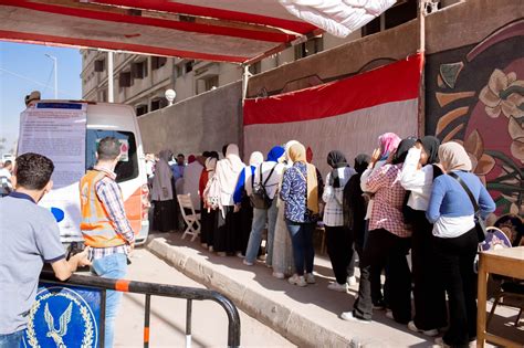 إقبال كثيف على حملة التبرع بالدم لدعم الشعب الفلسطيني بجامعة المنصورة