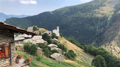 Итальянская деревня в горах Старинный город Пинероло в Италии Youtube