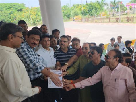 Ratlam Press Club Submitted Memorandum रतलाम प्रेस क्लब ने सौंपा