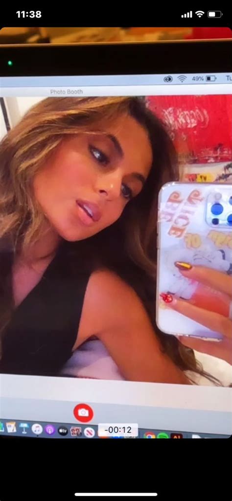 Pin By Sherlineaverius On Mirror Selfie Poses Mirror Selfie Poses Selfie Poses Mirror Selfie