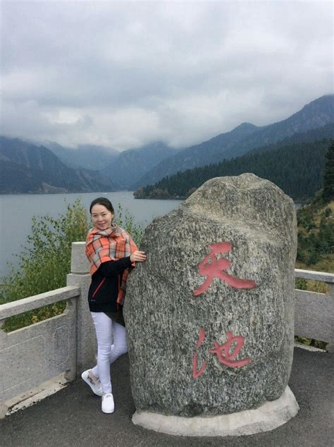 天山天池山上冷吗大山谷图库