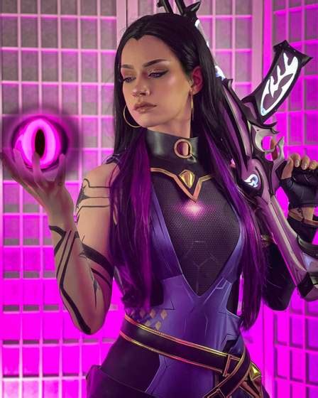 Momo Cosplayer Jett Cosplay Cosplaycodex