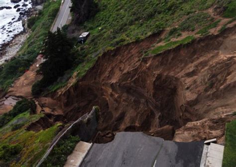 Video Y Fotos Impactantes Un Gran Socavón Mantiene Al Borde Del