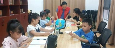 【团青动态｜童心港湾】西湖区南海行宫社区童心港湾开展“童心向党 喜迎国庆”活动绘画祖国小朋友们