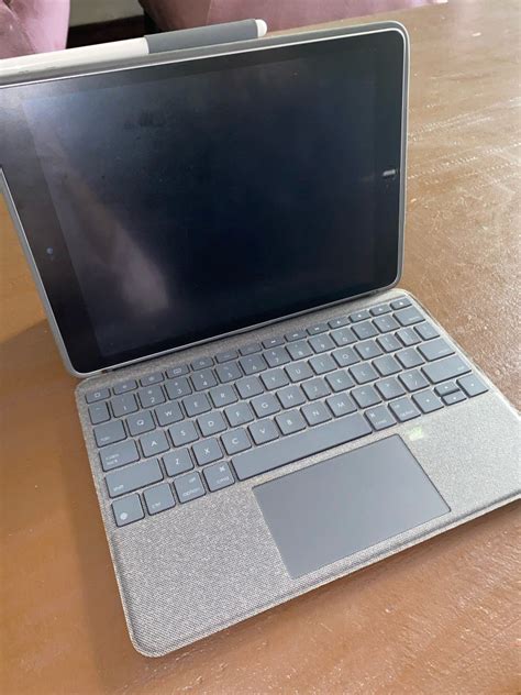 Logitech Combo Touch Keyboard For Ipad 9th Gen Computers Tech Parts Accessories Computer