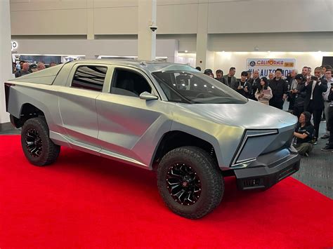 Подделку под Cybertruck выпустили раньше самого электропикапа Tesla