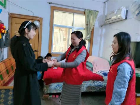 潜山市妇联慰问见义勇为模范家庭澎湃号·政务澎湃新闻 The Paper