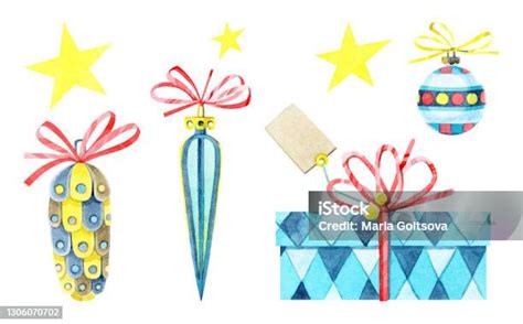 전통과 크리스마스 요소의 수채화 축제 세트 선물 상자 유리 공 별 고치 크리스마스 트리 장난감 세트 흰색 배경에 격리된 그림입니다 인쇄용 엽서입니다 가방에 대한 스톡 벡터