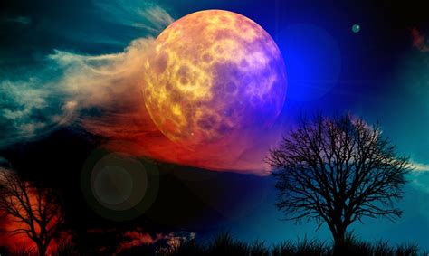How The Full Moon Dramatically Affects Our Romantic Relationships