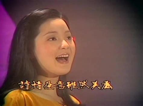 邓丽君唱《又见炊烟》歌声依旧熟悉，当年的清丽模样更勾起了回忆音乐流行乐好看视频