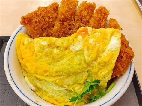 とじないからカツがサクサク！ 『かつや』の新メニュー「ふわたま白カツ丼」を食べてみた 食楽web