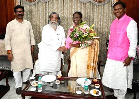 Ndas Presidential Candidate Draupadi Murmu Meets Shibu Soren
